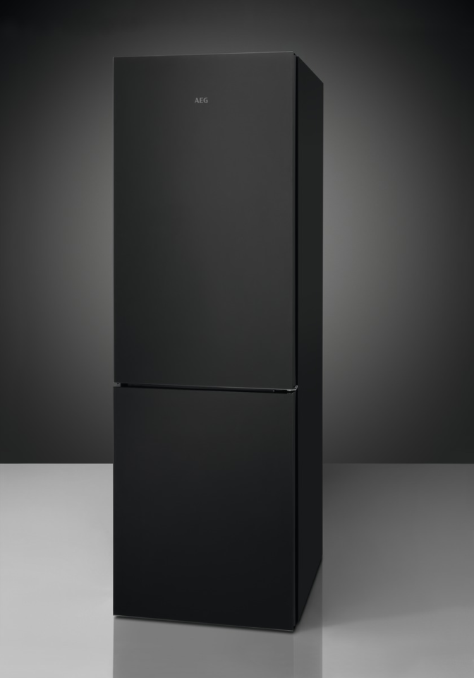 AEG RCB732E7MG 186cm Freestanding Fridge Freezer