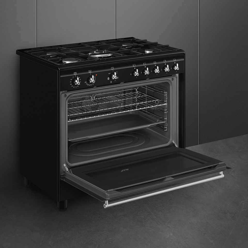 Smeg CX91GMBL 90cm Freestanding Range Cooker with Gas Top