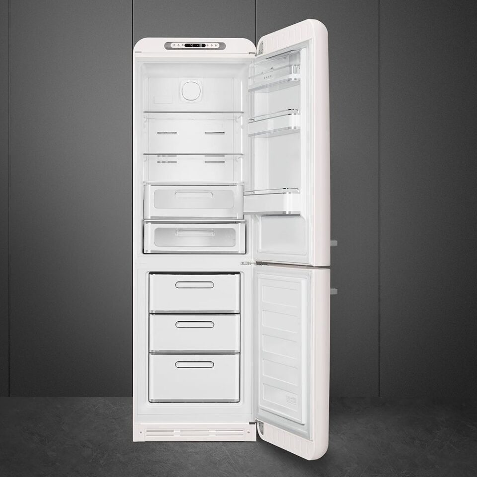Smeg FAB32RWH5UK 50s Style 60/40 Freestanding Right Hinge Fridge ...